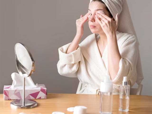 بهترین روش‌های پاکسازی و چربی زدایی پوست ⭐ یاری مارکت